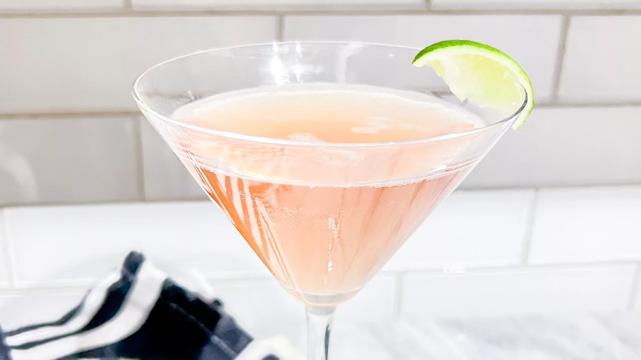 Cosmopolitan Drink Recipe How To Make A Cosmopolitan Cocktail