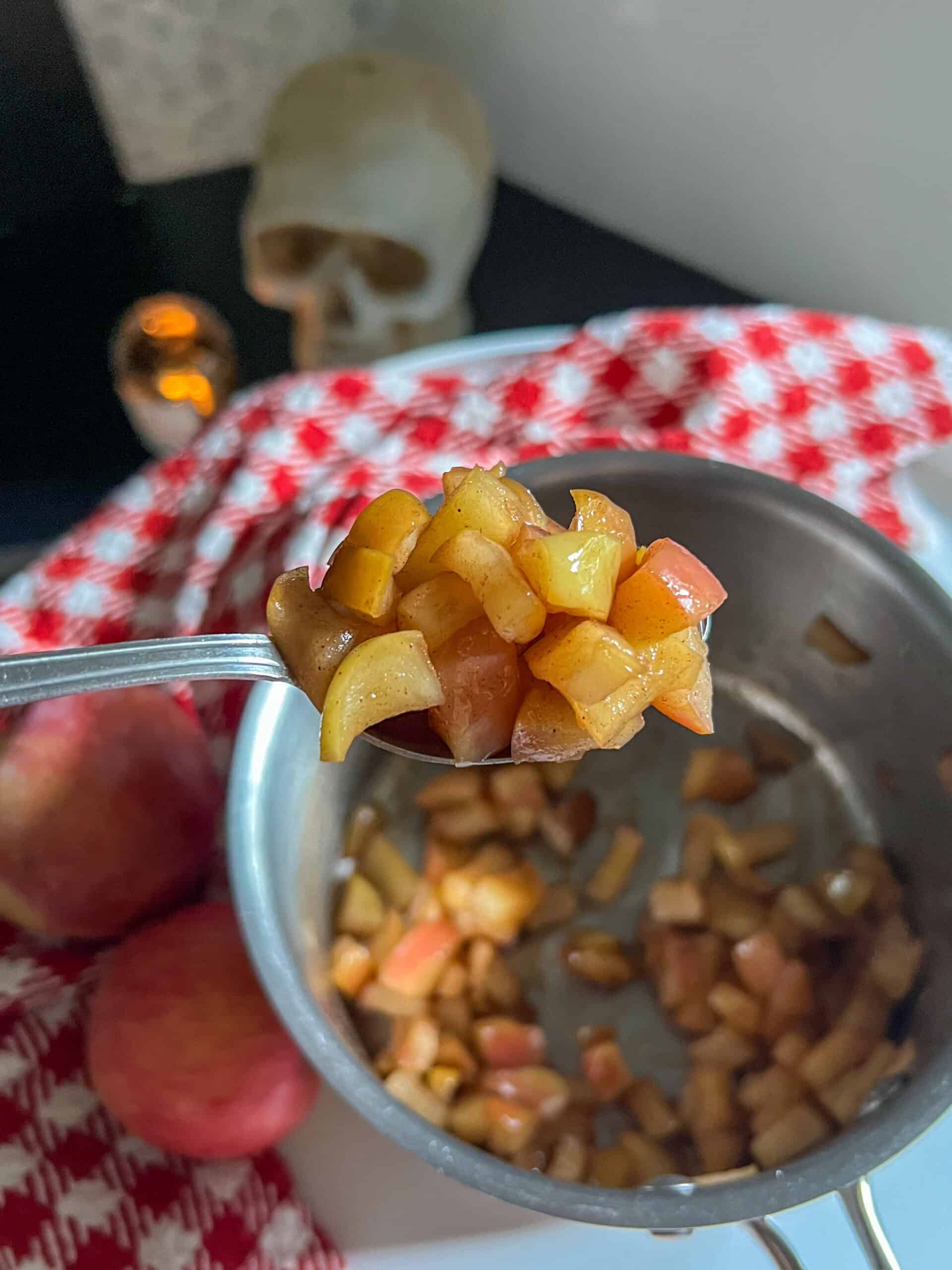 Easy Stewed Apples Recipe With Cinnamon | Essy Cooks